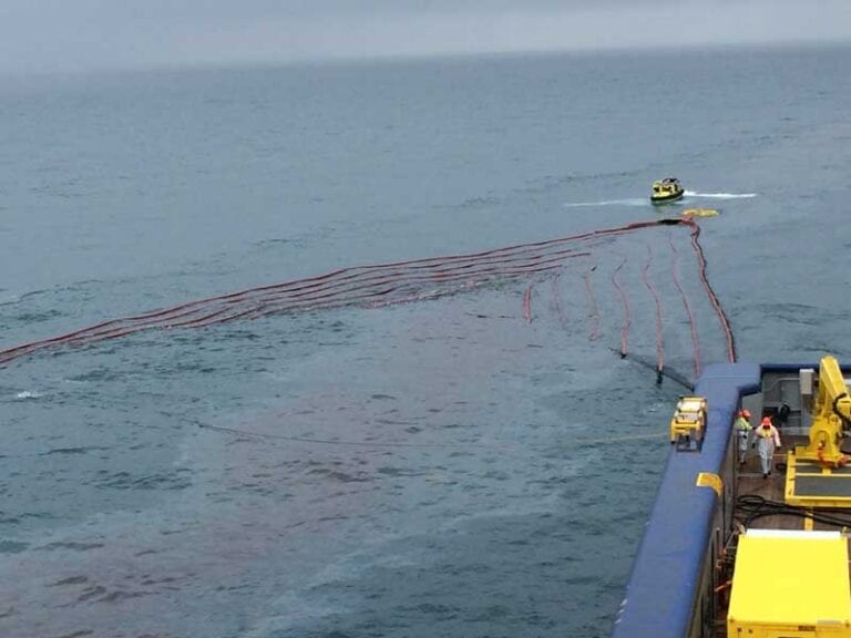 Oil Spill Recovery And Clean-up Techniques | MARKLEEN
